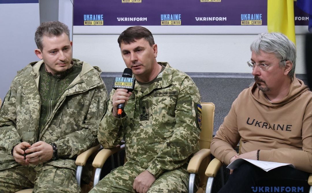 «Книги на фронт»: стартувала акція, у рамках якої захисникам можна буде ...